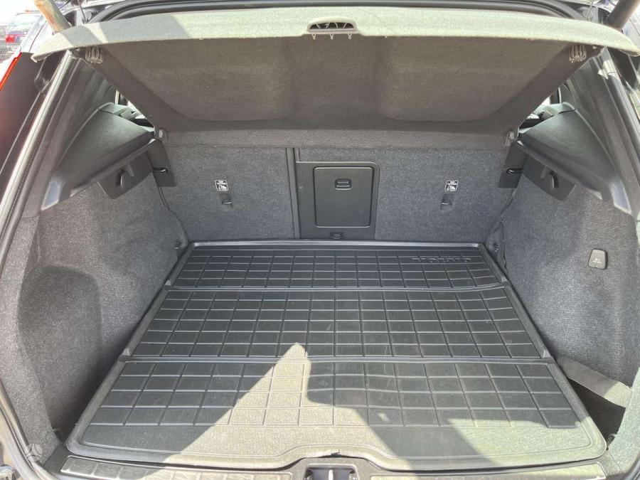 Black Volvo XC40 2019 in Marijampole, with an engine capacity of 1.97 L and mileage of 142 thousand km for 18200 €, photo 23 on AUTOMOTO.COM.LV