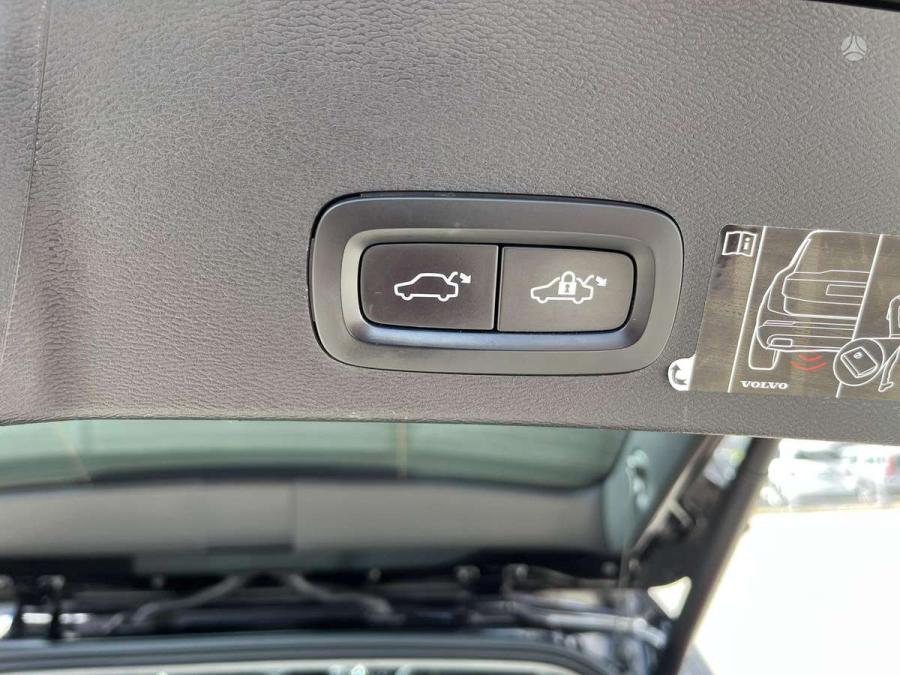 Black Volvo XC40 2019 in Marijampole, with an engine capacity of 1.97 L and mileage of 142 thousand km for 18200 €, photo 24 on AUTOMOTO.COM.LV
