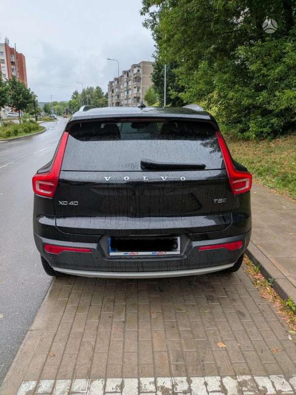 Black Volvo XC40 2019 in Vilnius, with an engine capacity of 1.97 L and mileage of 91 thousand km for 18900 €, photo 4 on AUTOMOTO.COM.LV