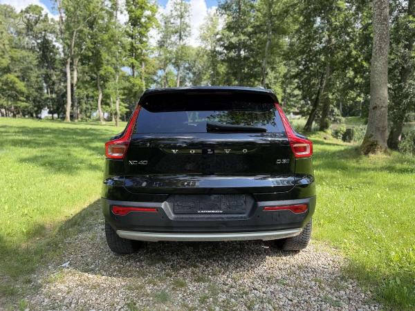 Black Volvo XC40 2019 in Elektrenai, with an engine capacity of 1.97 L and mileage of 180 thousand km for 17500 €, photo 5 on AUTOMOTO.COM.LV