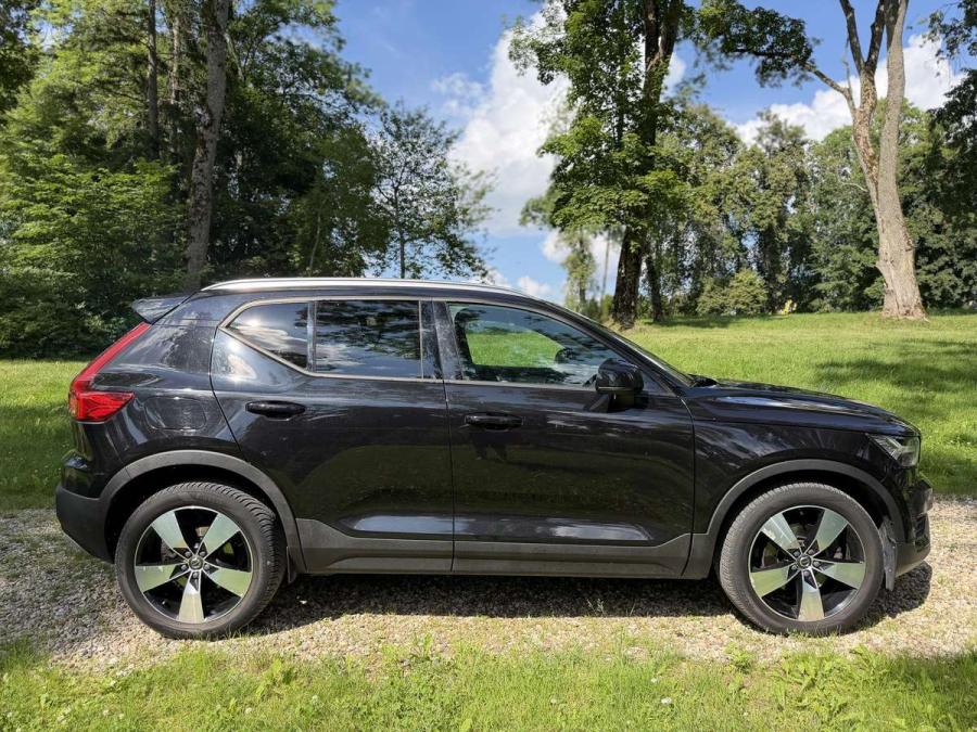 Melns Volvo XC40 2019 Elektrėnai, ar dzinēja tilpumu 1.97 L un nobraukumu 180 tūkst. km par 17500 €, foto 4 vietnē AUTOMOTO.COM.LV