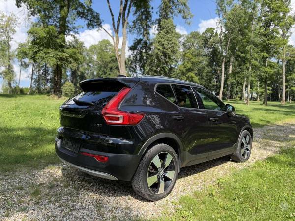 Melns Volvo XC40 2019 Elektrėnai, ar dzinēja tilpumu 1.97 L un nobraukumu 180 tūkst. km par 17500 €, foto 4 vietnē AUTOMOTO.COM.LV