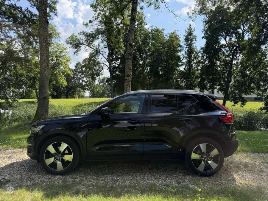 Melns Volvo XC40 2019 Elektrėnai, ar dzinēja tilpumu 1.97 L un nobraukumu 180 tūkst. km par 17500 €, foto 8 vietnē AUTOMOTO.COM.LV