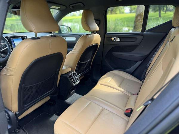 Melns Volvo XC40 2019 Elektrėnai, ar dzinēja tilpumu 1.97 L un nobraukumu 180 tūkst. km par 17500 €, foto 10 vietnē AUTOMOTO.COM.LV