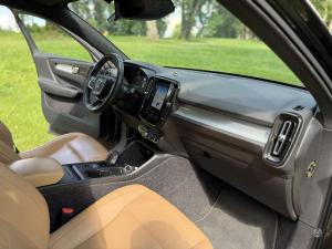 Melns Volvo XC40 2019 Elektrėnai, ar dzinēja tilpumu 1.97 L un nobraukumu 180 tūkst. km par 17500 €, foto 13 vietnē AUTOMOTO.COM.LV