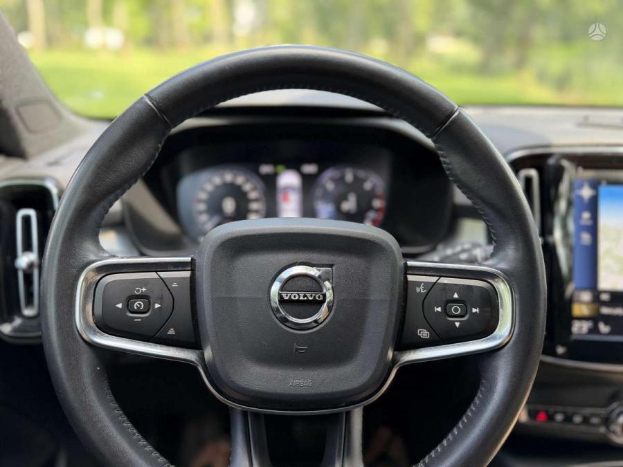 Melns Volvo XC40 2019 Elektrėnai, ar dzinēja tilpumu 1.97 L un nobraukumu 180 tūkst. km par 17500 €, foto 18 vietnē AUTOMOTO.COM.LV