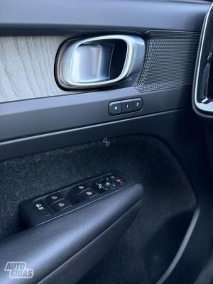 Melns Volvo XC40 2019 Viļņa, ar dzinēja tilpumu 2.00 L un nobraukumu 120 tūkst. km par 22100 €, foto 18 vietnē AUTOMOTO.COM.LV