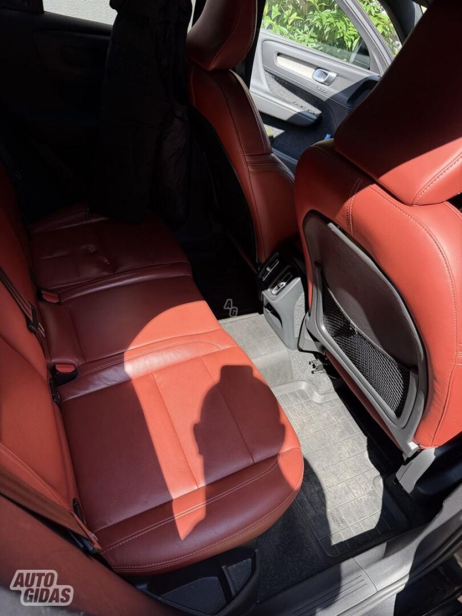 Melns Volvo XC40 2019 Viļņa, ar dzinēja tilpumu 2.00 L un nobraukumu 120 tūkst. km par 22100 €, foto 25 vietnē AUTOMOTO.COM.LV