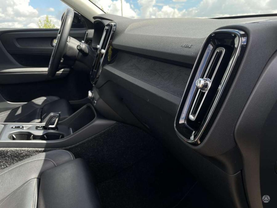Черный Вольво XC40 2019 в Радвилишкис, объемом двигателя 1.97 л и пробегом 229 тыс. км за 17200 €, фото 24 на AUTOMOTO.COM.LV