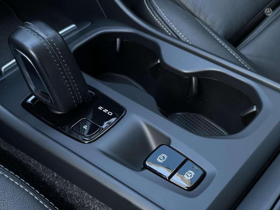 Черный Вольво XC40 2019 в Радвилишкис, объемом двигателя 1.97 л и пробегом 229 тыс. км за 17200 €, фото 28 на AUTOMOTO.COM.LV