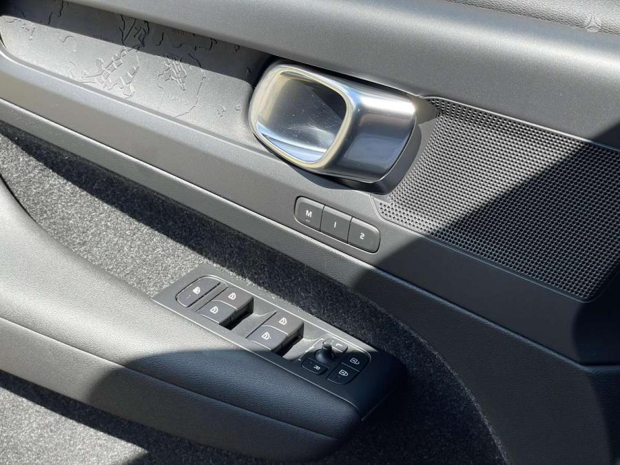 Черный Вольво XC40 2019 в Радвилишкис, объемом двигателя 1.97 л и пробегом 229 тыс. км за 17200 €, фото 30 на AUTOMOTO.COM.LV