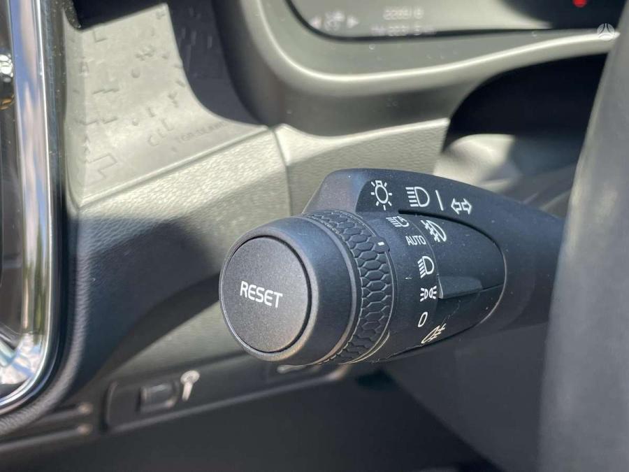Черный Вольво XC40 2019 в Радвилишкис, объемом двигателя 1.97 л и пробегом 229 тыс. км за 17200 €, фото 31 на AUTOMOTO.COM.LV
