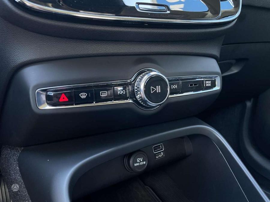 Черный Вольво XC40 2019 в Радвилишкис, объемом двигателя 1.97 л и пробегом 229 тыс. км за 17200 €, фото 33 на AUTOMOTO.COM.LV