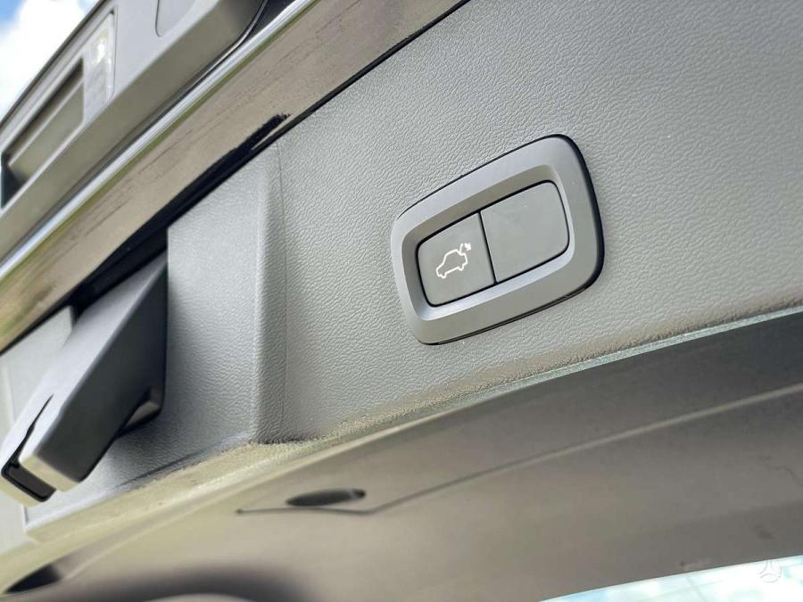 Черный Вольво XC40 2019 в Радвилишкис, объемом двигателя 1.97 л и пробегом 229 тыс. км за 17200 €, фото 38 на AUTOMOTO.COM.LV