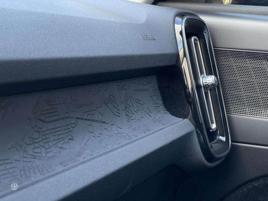 Черный Вольво XC40 2019 в Радвилишкис, объемом двигателя 1.97 л и пробегом 229 тыс. км за 17200 €, фото 39 на AUTOMOTO.COM.LV