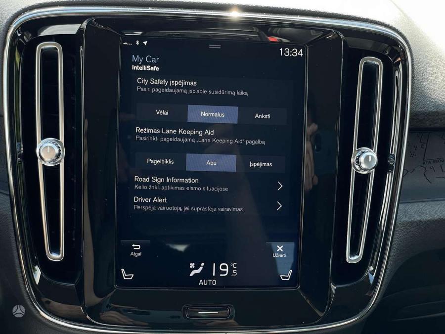 Черный Вольво XC40 2019 в Радвилишкис, объемом двигателя 1.97 л и пробегом 229 тыс. км за 17200 €, фото 48 на AUTOMOTO.COM.LV