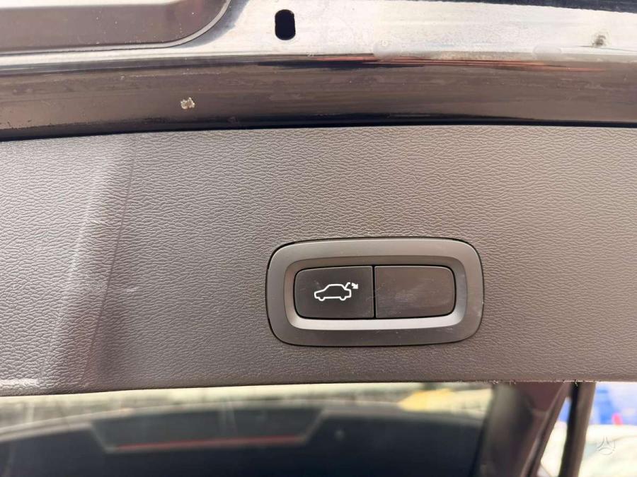 Черный Вольво XC40 2019 в Каунас, объемом двигателя 1.48 л и пробегом 100 тыс. км за 16999 €, фото 5 на AUTOMOTO.COM.LV