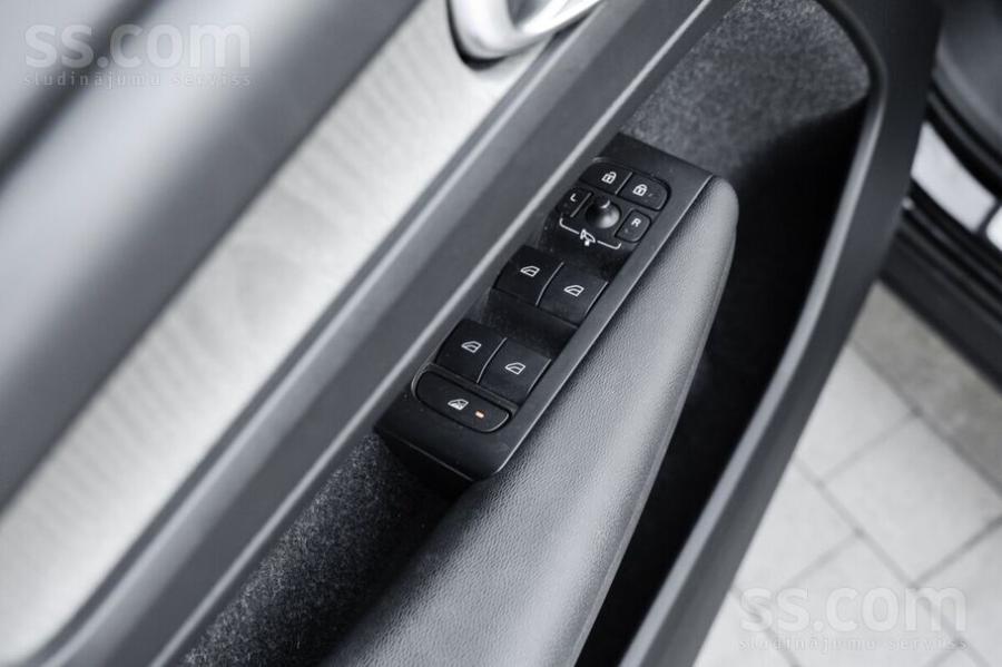 Melns Volvo XC40 2019 Rīga, ar dzinēja tilpumu 2.00 L un nobraukumu 125 tūkst. km par 20000 €, foto 8 vietnē AUTOMOTO.COM.LV