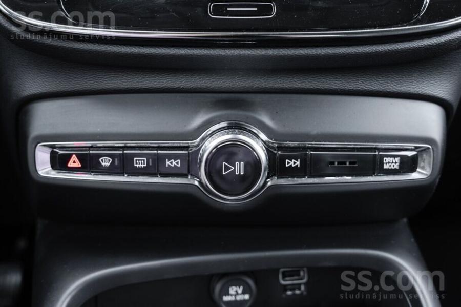 Melns Volvo XC40 2019 Rīga, ar dzinēja tilpumu 2.00 L un nobraukumu 125 tūkst. km par 20000 €, foto 23 vietnē AUTOMOTO.COM.LV