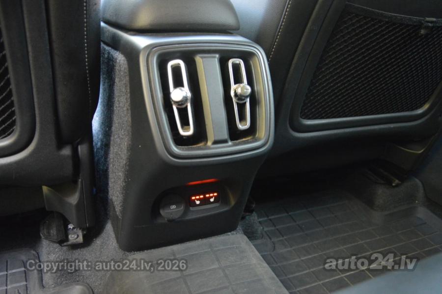 Черный Вольво XC40 2019 в Таллин, объемом двигателя 2.00 л и пробегом 129 тыс. км за 25000 €, фото 29 на AUTOMOTO.COM.LV