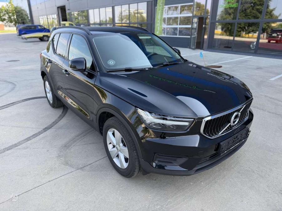 Black Volvo XC40 2019 in Panevezys, with an engine capacity of 1.97 L and mileage of 249 thousand km for 13999 €, photo 3 on AUTOMOTO.COM.LV