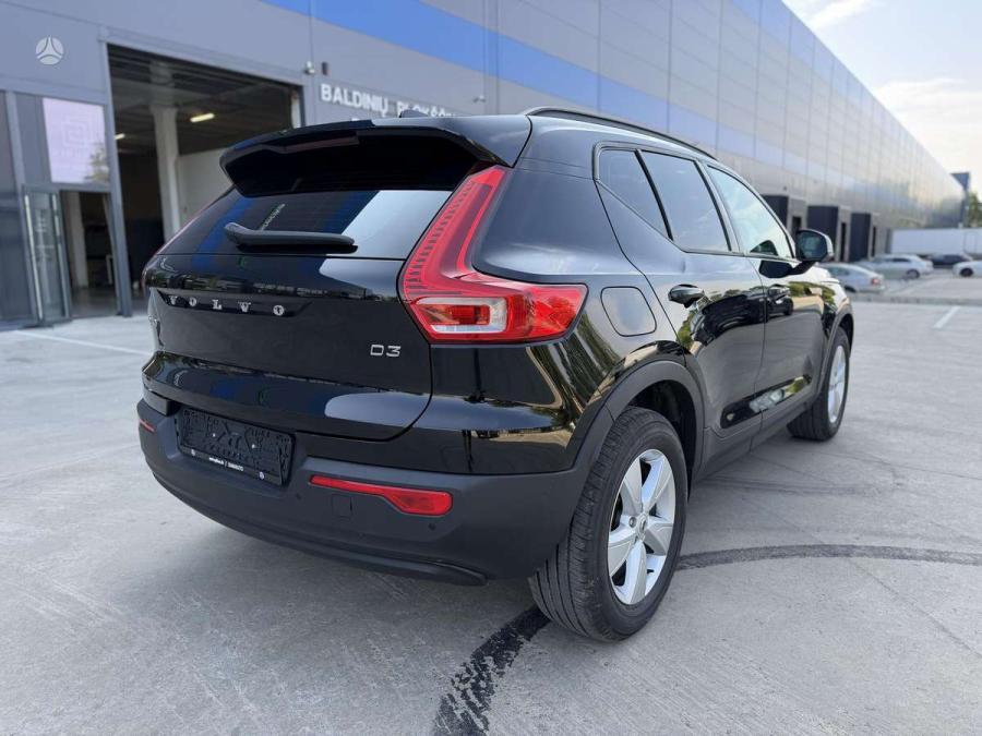 Black Volvo XC40 2019 in Panevezys, with an engine capacity of 1.97 L and mileage of 249 thousand km for 13999 €, photo 8 on AUTOMOTO.COM.LV