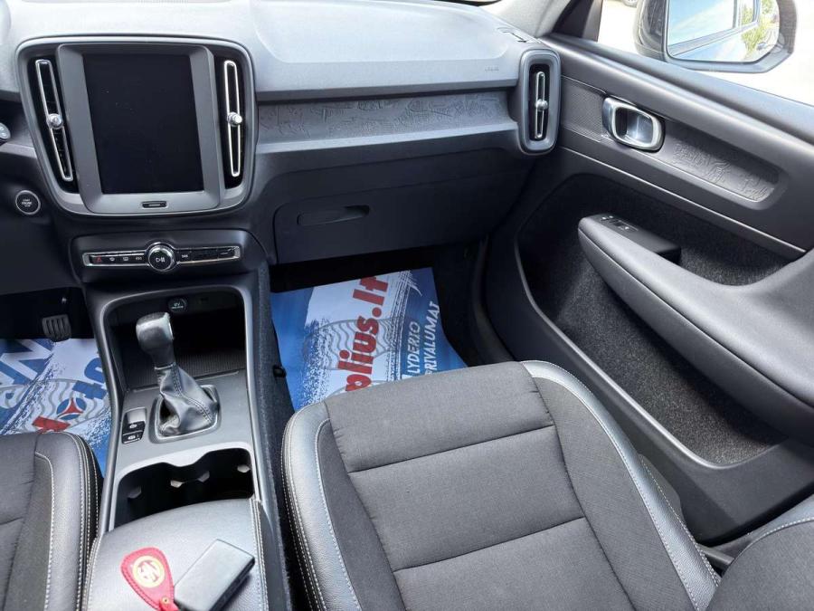 Black Volvo XC40 2019 in Panevezys, with an engine capacity of 1.97 L and mileage of 249 thousand km for 13999 €, photo 17 on AUTOMOTO.COM.LV