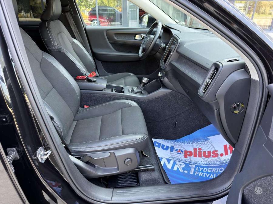 Black Volvo XC40 2019 in Panevezys, with an engine capacity of 1.97 L and mileage of 249 thousand km for 13999 €, photo 19 on AUTOMOTO.COM.LV