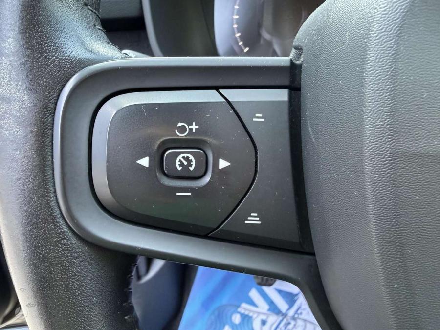 Black Volvo XC40 2019 in Panevezys, with an engine capacity of 1.97 L and mileage of 249 thousand km for 13999 €, photo 23 on AUTOMOTO.COM.LV