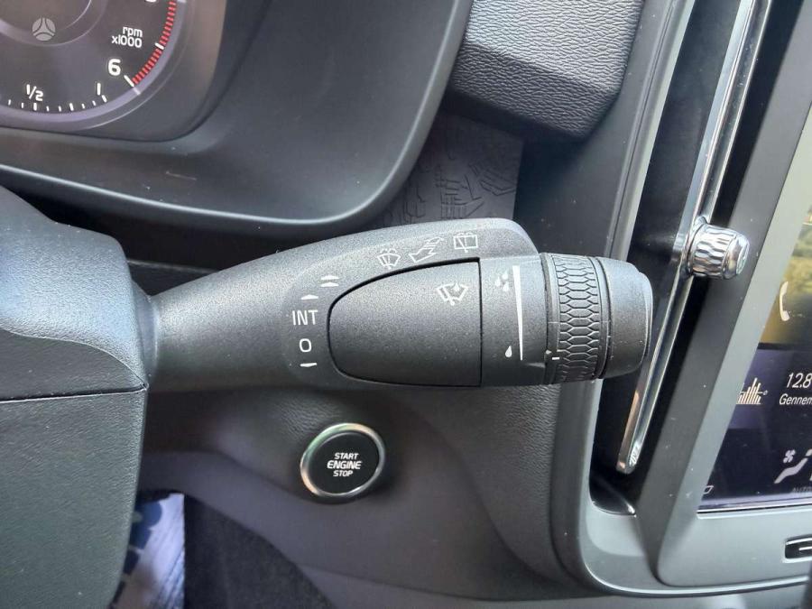 Black Volvo XC40 2019 in Panevezys, with an engine capacity of 1.97 L and mileage of 249 thousand km for 13999 €, photo 26 on AUTOMOTO.COM.LV