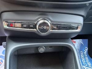 Black Volvo XC40 2019 in Panevezys, with an engine capacity of 1.97 L and mileage of 249 thousand km for 13999 €, photo 30 on AUTOMOTO.COM.LV