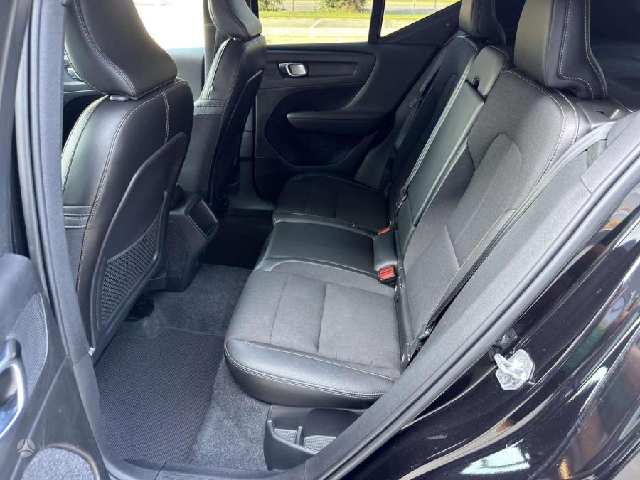 Black Volvo XC40 2019 in Panevezys, with an engine capacity of 1.97 L and mileage of 249 thousand km for 13999 €, photo 34 on AUTOMOTO.COM.LV