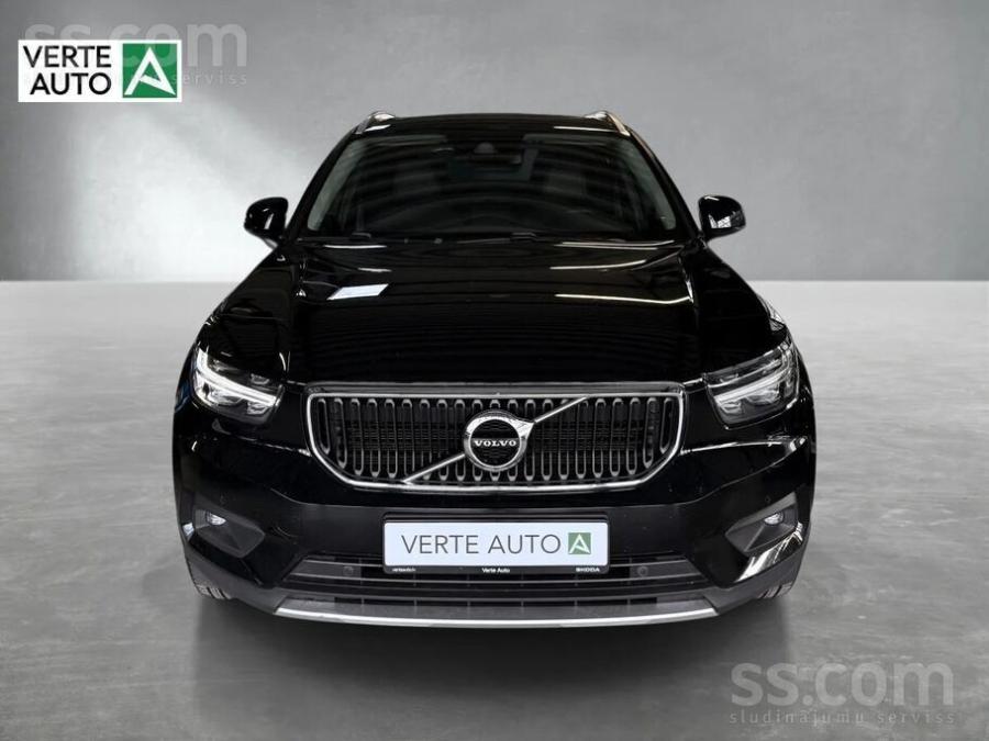 Black Volvo XC40 2019 in Riga, with an engine capacity of 2.00 L and mileage of 201 thousand km for 17990 €, photo 3 on AUTOMOTO.COM.LV