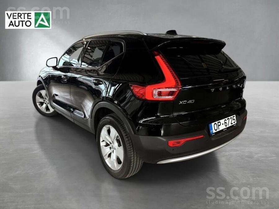 Black Volvo XC40 2019 in Riga, with an engine capacity of 2.00 L and mileage of 201 thousand km for 17990 €, photo 7 on AUTOMOTO.COM.LV