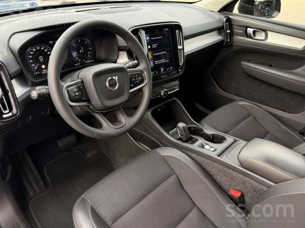 Black Volvo XC40 2019 in Riga, with an engine capacity of 2.00 L and mileage of 201 thousand km for 17990 €, photo 7 on AUTOMOTO.COM.LV