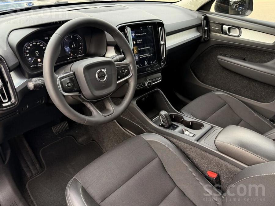 Black Volvo XC40 2019 in Riga, with an engine capacity of 2.00 L and mileage of 201 thousand km for 17990 €, photo 8 on AUTOMOTO.COM.LV