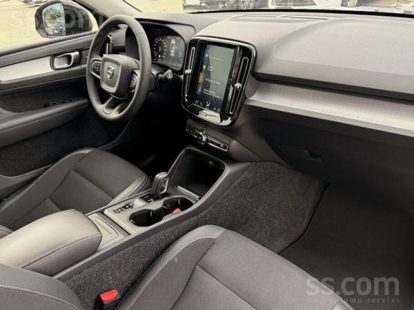 Black Volvo XC40 2019 in Riga, with an engine capacity of 2.00 L and mileage of 201 thousand km for 17990 €, photo 9 on AUTOMOTO.COM.LV