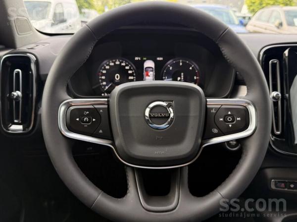 Black Volvo XC40 2019 in Riga, with an engine capacity of 2.00 L and mileage of 201 thousand km for 17990 €, photo 10 on AUTOMOTO.COM.LV