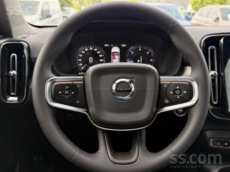 Black Volvo XC40 2019 in Riga, with an engine capacity of 2.00 L and mileage of 201 thousand km for 17990 €, photo 11 on AUTOMOTO.COM.LV