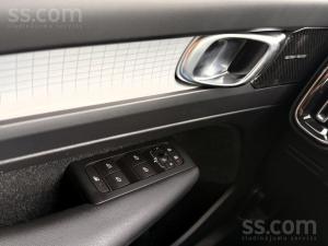 Black Volvo XC40 2019 in Riga, with an engine capacity of 2.00 L and mileage of 201 thousand km for 17990 €, photo 22 on AUTOMOTO.COM.LV