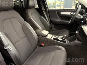 Black Volvo XC40 2019 in Riga, with an engine capacity of 2.00 L and mileage of 201 thousand km for 17990 €, photo 23 on AUTOMOTO.COM.LV