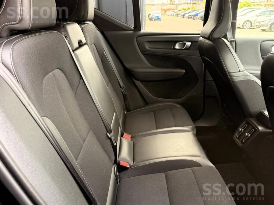 Black Volvo XC40 2019 in Riga, with an engine capacity of 2.00 L and mileage of 201 thousand km for 17990 €, photo 24 on AUTOMOTO.COM.LV