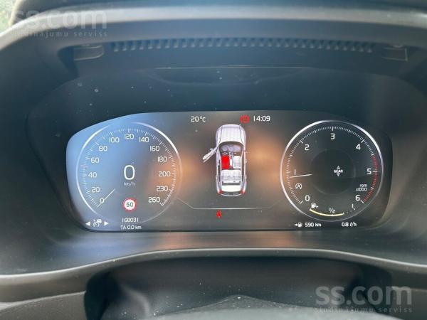 Black Volvo XC40 2019 in Saldus, with an engine capacity of 2.00 L and mileage of 168 thousand km for 16100 €, photo 9 on AUTOMOTO.COM.LV