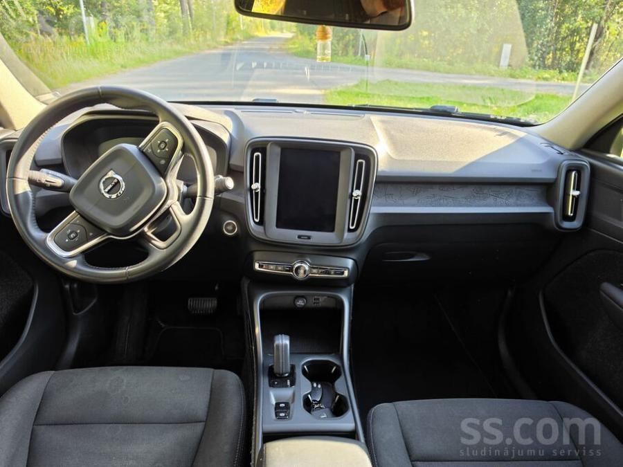 Черный Вольво XC40 2019 в Рига, объемом двигателя 1.50 л и пробегом 119 тыс. км за 18000 €, фото 7 на AUTOMOTO.COM.LV