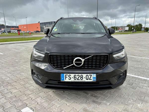 Melns Volvo XC40 2019 Tauragė, ar dzinēja tilpumu 1.97 L un nobraukumu 220 tūkst. km par 16500 €, foto 3 vietnē AUTOMOTO.COM.LV