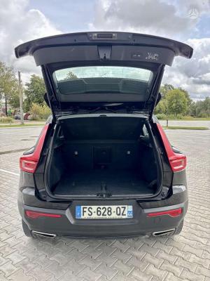 Melns Volvo XC40 2019 Tauragė, ar dzinēja tilpumu 1.97 L un nobraukumu 220 tūkst. km par 16500 €, foto 27 vietnē AUTOMOTO.COM.LV