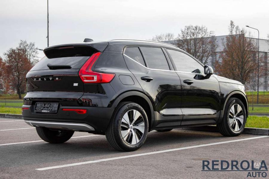 Melns Volvo XC40 2020 Kauņa, ar dzinēja tilpumu 1.48 L un nobraukumu 142 tūkst. km par 20800 €, foto 4 vietnē AUTOMOTO.COM.LV