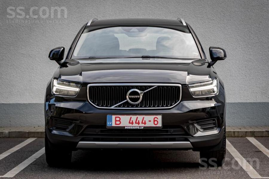Black Volvo XC40 2020 in Riga, with an engine capacity of 1.50 L and mileage of 0 thousand km for 24750 €, photo 2 on AUTOMOTO.COM.LV