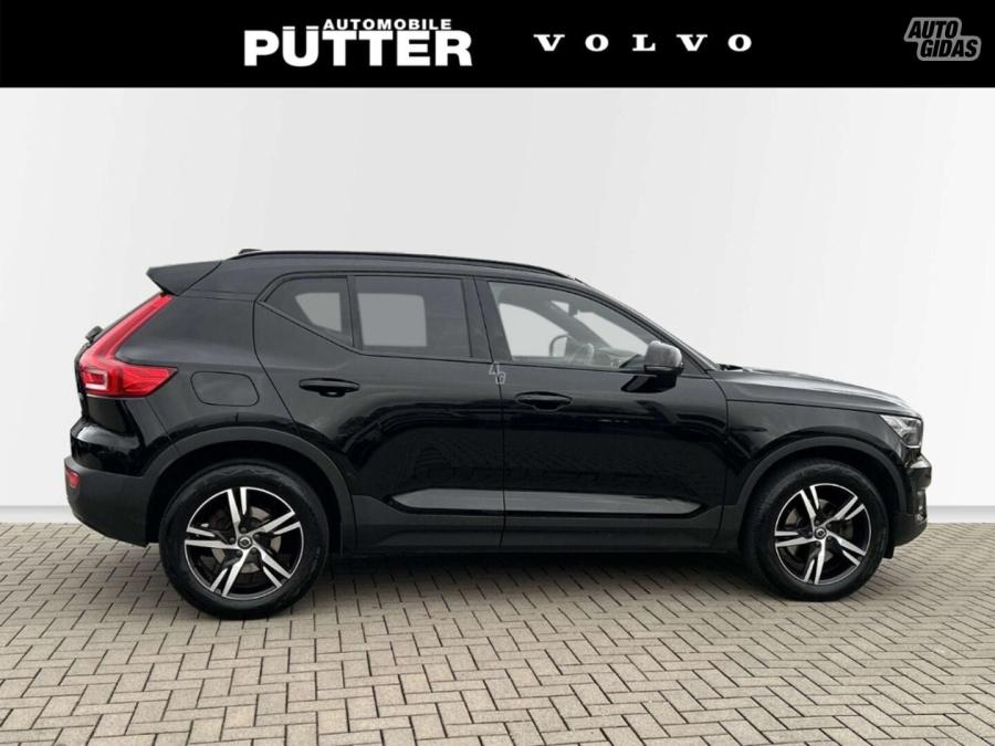 Black Volvo XC40 2020 in Kaunas, with an engine capacity of 2.00 L and mileage of 87 thousand km for 31557 €, photo 6 on AUTOMOTO.COM.LV