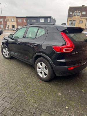 Melns Volvo XC40 2020 Kauņa, ar dzinēja tilpumu 1.97 L un nobraukumu 100 tūkst. km par 9450 €, foto 4 vietnē AUTOMOTO.COM.LV
